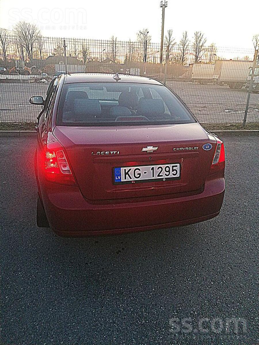 Red Chevrolet Lacetti 2007 in Cesis, with an engine capacity of 1.40 L and mileage of 285 thousand km for 1900 €, photo 3 on AUTOMOTO.COM.LV