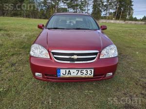 Red Chevrolet Lacetti 2008 in Riga, with an engine capacity of 1.80 L and mileage of 143 thousand km for 1350 €, photo 3 on AUTOMOTO.COM.LV