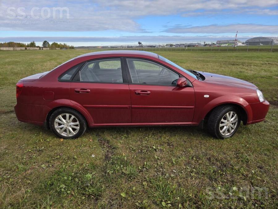 Red Chevrolet Lacetti 2008 in Riga, with an engine capacity of 1.80 L and mileage of 143 thousand km for 1350 €, photo 5 on AUTOMOTO.COM.LV