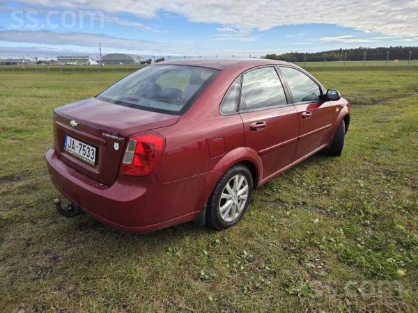 Red Chevrolet Lacetti 2008 in Riga, with an engine capacity of 1.80 L and mileage of 143 thousand km for 1350 €, photo 6 on AUTOMOTO.COM.LV