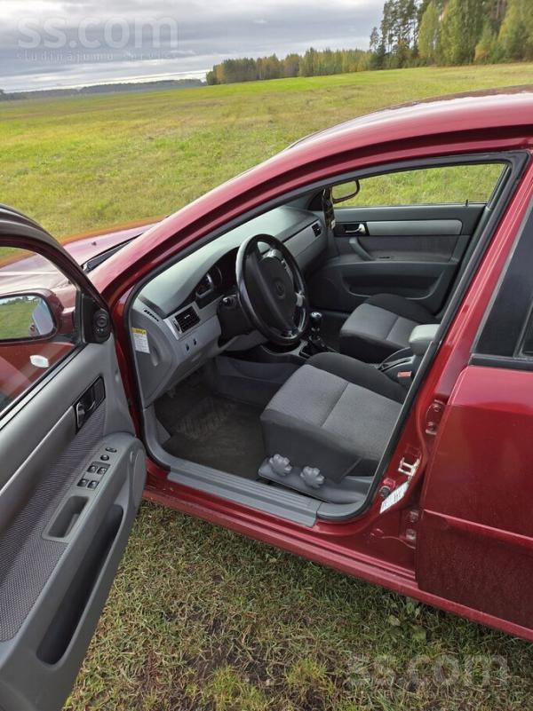 Red Chevrolet Lacetti 2008 in Riga, with an engine capacity of 1.80 L and mileage of 143 thousand km for 1350 €, photo 11 on AUTOMOTO.COM.LV