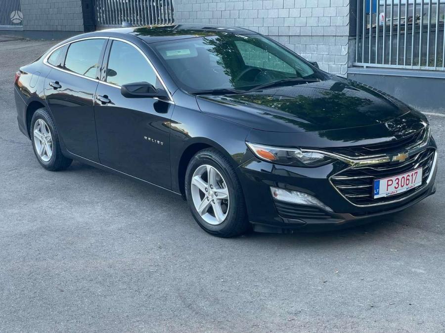 Black Chevrolet Malibu 2022 in Marijampole, with an engine capacity of 1.50 L and mileage of 91 thousand km for 14700 €, photo 4 on AUTOMOTO.COM.LV
