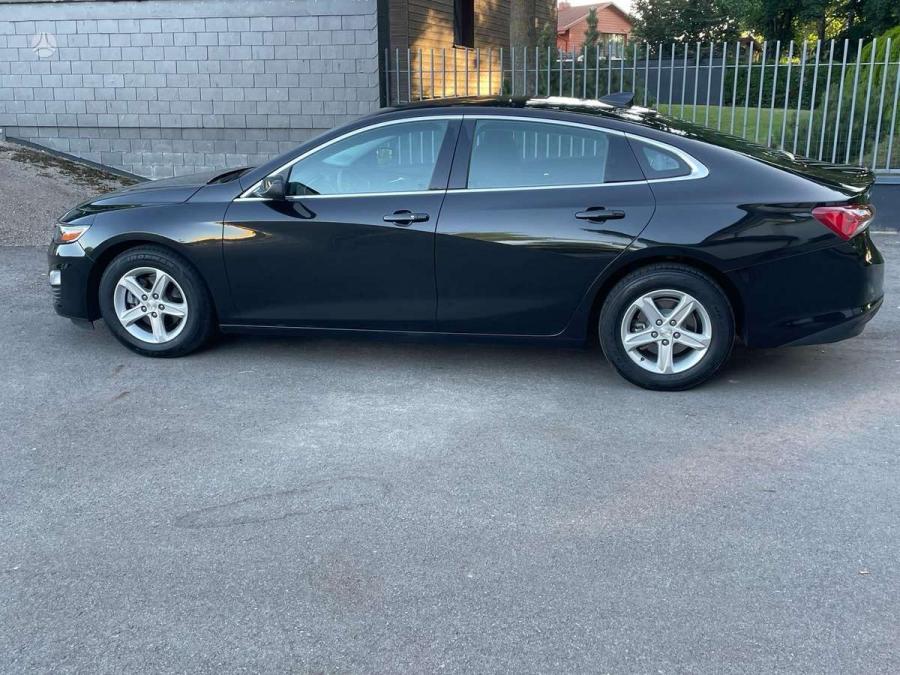 Black Chevrolet Malibu 2022 in Marijampole, with an engine capacity of 1.50 L and mileage of 91 thousand km for 14700 €, photo 5 on AUTOMOTO.COM.LV