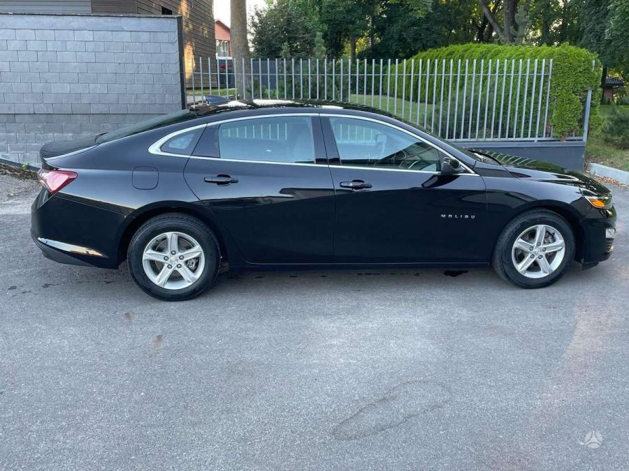 Black Chevrolet Malibu 2022 in Marijampole, with an engine capacity of 1.50 L and mileage of 91 thousand km for 14700 €, photo 6 on AUTOMOTO.COM.LV