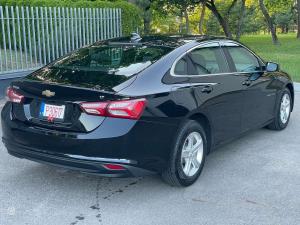 Black Chevrolet Malibu 2022 in Marijampole, with an engine capacity of 1.50 L and mileage of 91 thousand km for 14700 €, photo 7 on AUTOMOTO.COM.LV