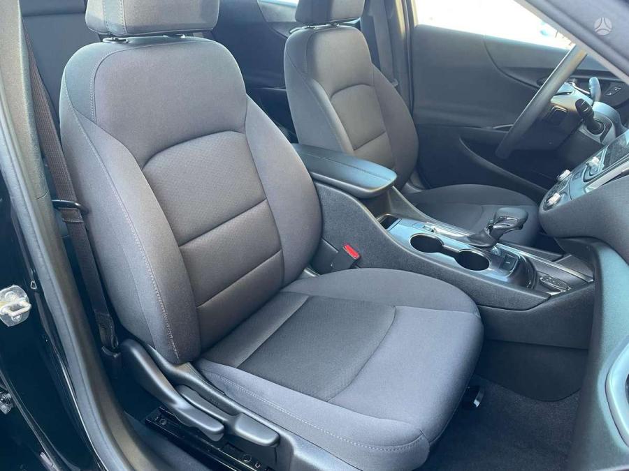 Black Chevrolet Malibu 2022 in Marijampole, with an engine capacity of 1.50 L and mileage of 91 thousand km for 14700 €, photo 23 on AUTOMOTO.COM.LV
