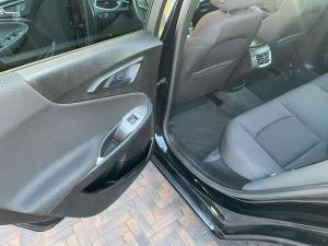 Black Chevrolet Malibu 2022 in Marijampole, with an engine capacity of 1.50 L and mileage of 91 thousand km for 14700 €, photo 24 on AUTOMOTO.COM.LV