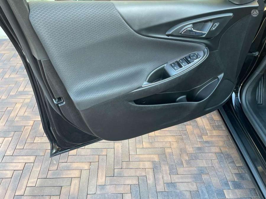 Black Chevrolet Malibu 2022 in Marijampole, with an engine capacity of 1.50 L and mileage of 91 thousand km for 14700 €, photo 25 on AUTOMOTO.COM.LV