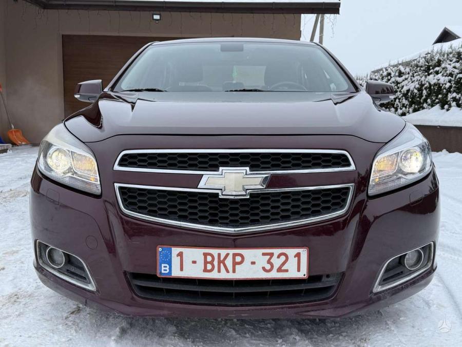Red Chevrolet Malibu 2012 in Utena, with an engine capacity of 2.00 L and mileage of 200 thousand km for 3750 €, photo 3 on AUTOMOTO.COM.LV