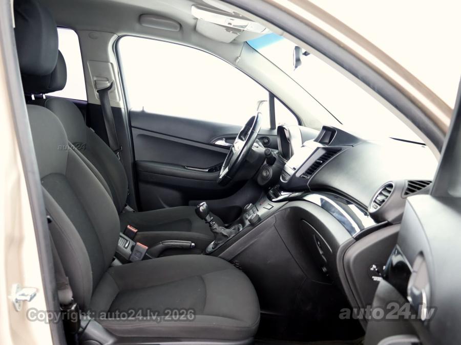 Smilšu krāsa Chevrolet Orlando 2011 Tallina, ar dzinēja tilpumu 2.00 L un nobraukumu 285 tūkst. km par 1999 €, foto 7 vietnē AUTOMOTO.COM.LV