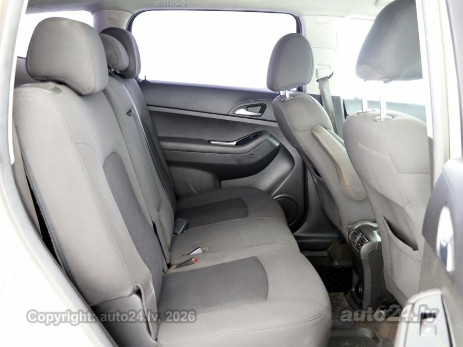 Smilšu krāsa Chevrolet Orlando 2011 Tallina, ar dzinēja tilpumu 2.00 L un nobraukumu 285 tūkst. km par 1999 €, foto 8 vietnē AUTOMOTO.COM.LV