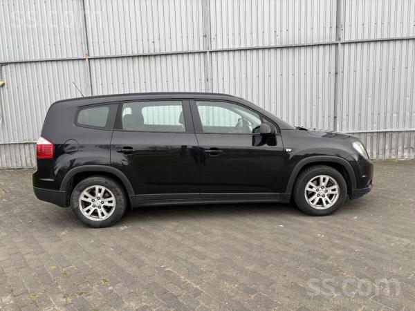 Black Chevrolet Orlando 2012 in Ogre, with an engine capacity of 2.00 L and mileage of 202 thousand km for 4290 €, photo 1 on AUTOMOTO.COM.LV