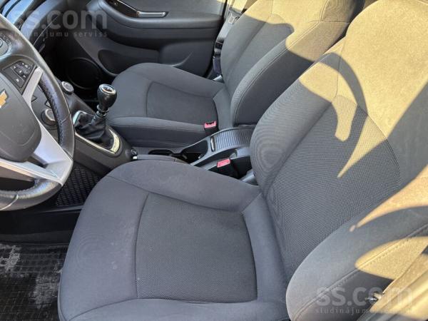 Black Chevrolet Orlando 2012 in Ogre, with an engine capacity of 2.00 L and mileage of 202 thousand km for 4290 €, photo 10 on AUTOMOTO.COM.LV