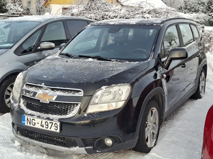 Black Chevrolet Orlando 2011 in Silute, with an engine capacity of 2.00 L and mileage of 250 thousand km for 2100 €, photo 1 on AUTOMOTO.COM.LV