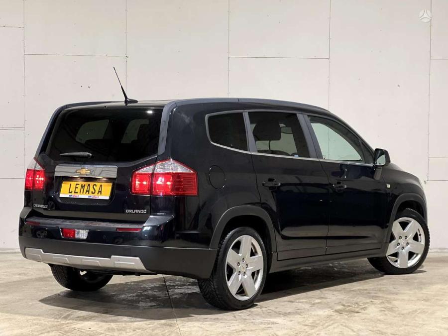 Black Chevrolet Orlando 2012 in Klaipeda, with an engine capacity of 2.00 L and mileage of 205 thousand km for 5999 €, photo 29 on AUTOMOTO.COM.LV