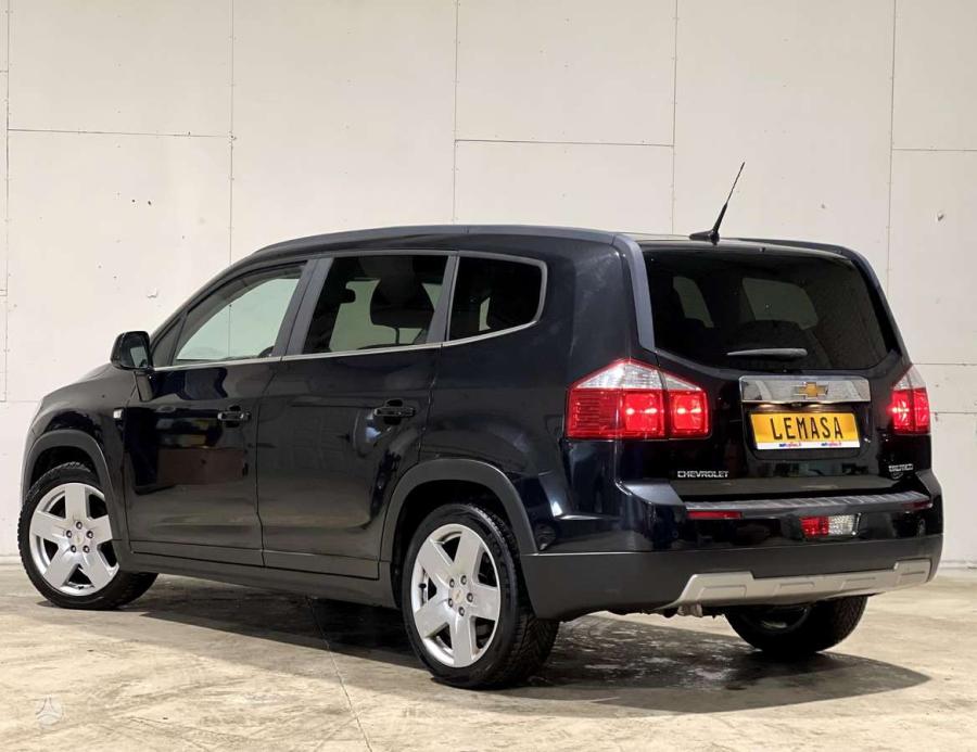 Black Chevrolet Orlando 2012 in Klaipeda, with an engine capacity of 2.00 L and mileage of 205 thousand km for 5999 €, photo 34 on AUTOMOTO.COM.LV
