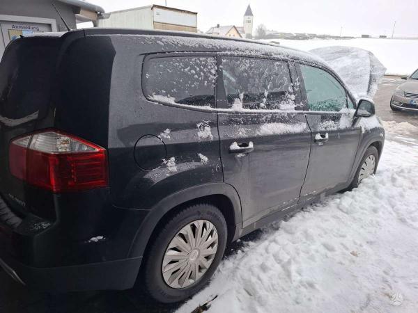 Black Chevrolet Orlando 2012 in Rokiskis, with an engine capacity of 2.00 L and mileage of 199 thousand km for 2400 €, photo 5 on AUTOMOTO.COM.LV