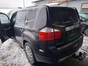 Black Chevrolet Orlando 2012 in Rokiskis, with an engine capacity of 2.00 L and mileage of 199 thousand km for 2400 €, photo 6 on AUTOMOTO.COM.LV