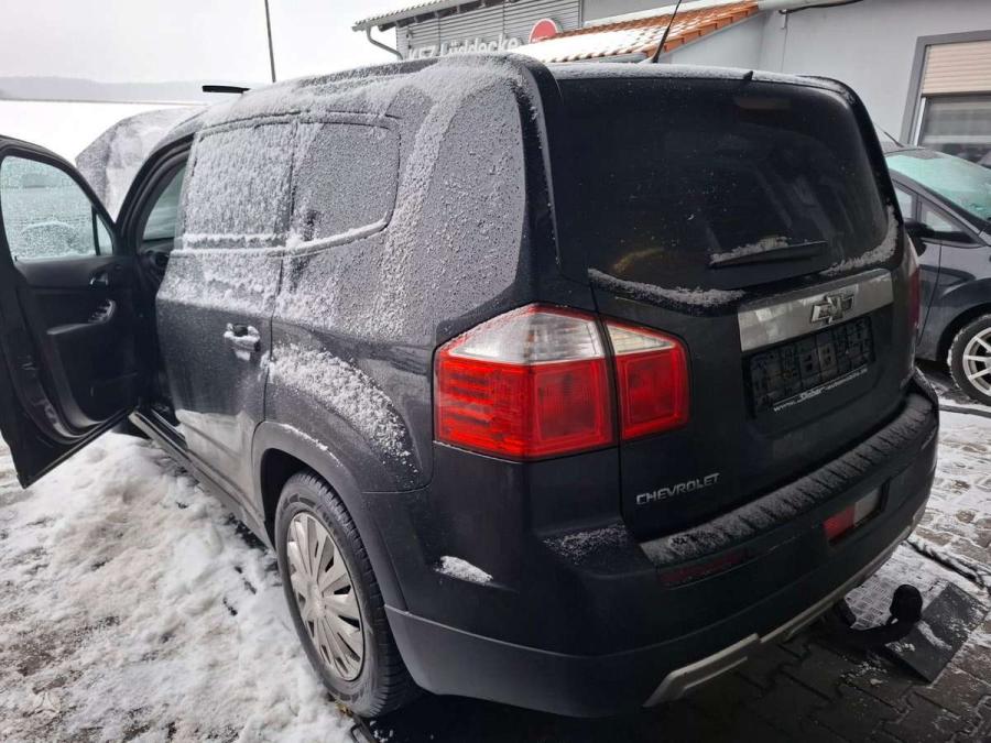 Black Chevrolet Orlando 2012 in Rokiskis, with an engine capacity of 2.00 L and mileage of 199 thousand km for 2400 €, photo 6 on AUTOMOTO.COM.LV