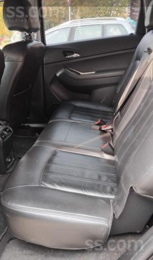 Black Chevrolet Orlando 2012 in Ventspils, with an engine capacity of 2.00 L and mileage of 221 thousand km for 4800 €, photo 5 on AUTOMOTO.COM.LV