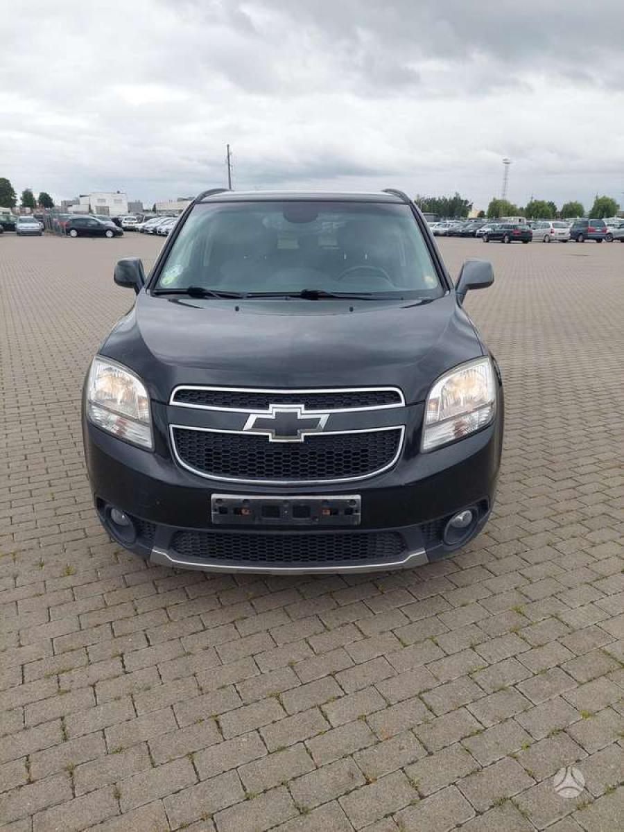 Black Chevrolet Orlando 2013 in Marijampole, with an engine capacity of 2.00 L and mileage of 220 thousand km for 3800 €, photo 3 on AUTOMOTO.COM.LV
