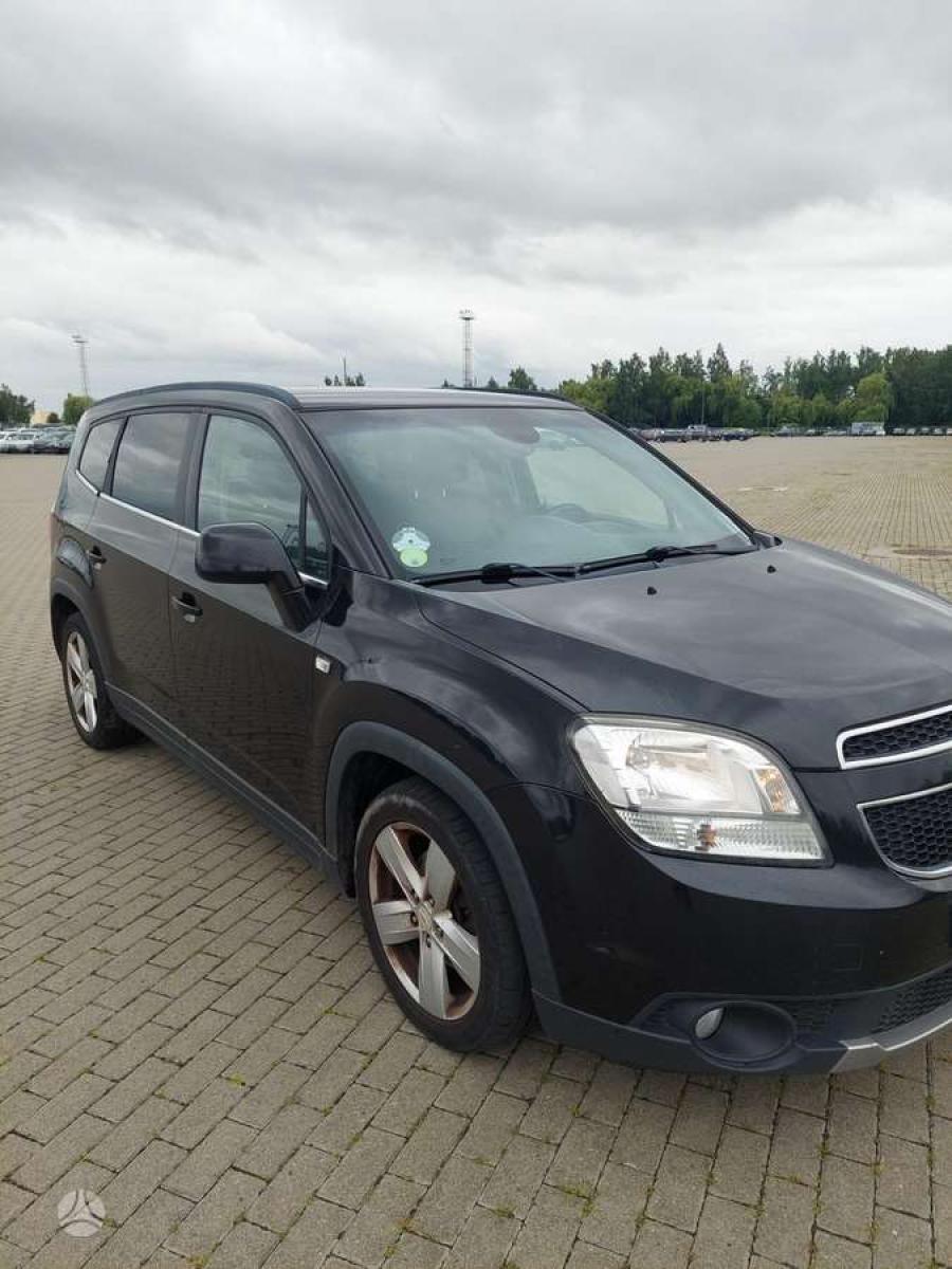 Black Chevrolet Orlando 2013 in Marijampole, with an engine capacity of 2.00 L and mileage of 220 thousand km for 3800 €, photo 4 on AUTOMOTO.COM.LV