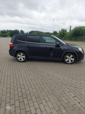 Black Chevrolet Orlando 2013 in Marijampole, with an engine capacity of 2.00 L and mileage of 220 thousand km for 3800 €, photo 5 on AUTOMOTO.COM.LV