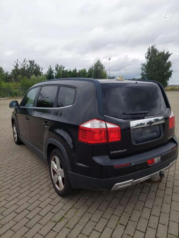Black Chevrolet Orlando 2013 in Marijampole, with an engine capacity of 2.00 L and mileage of 220 thousand km for 3800 €, photo 7 on AUTOMOTO.COM.LV