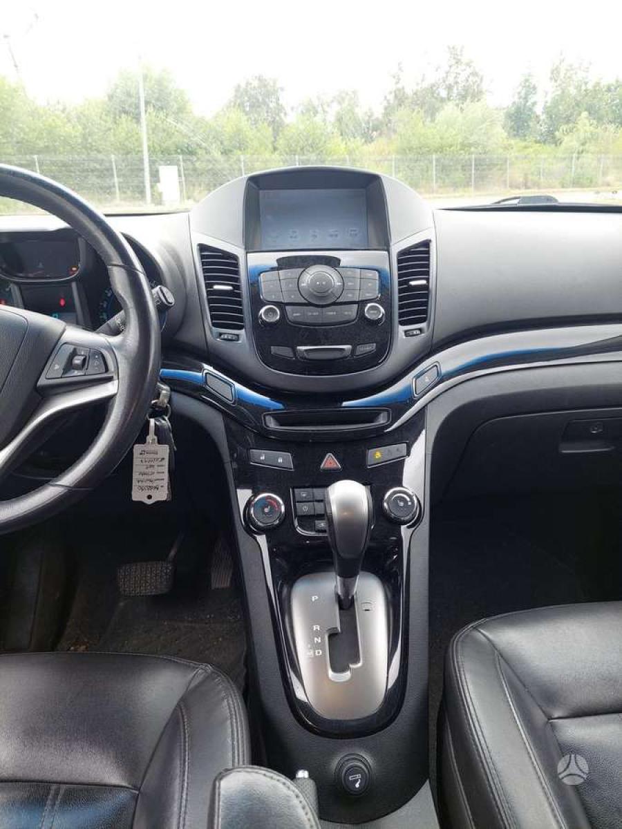 Black Chevrolet Orlando 2013 in Marijampole, with an engine capacity of 2.00 L and mileage of 220 thousand km for 3800 €, photo 10 on AUTOMOTO.COM.LV