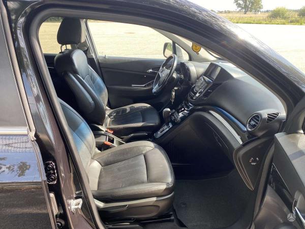 Black Chevrolet Orlando 2013 in Marijampole, with an engine capacity of 2.00 L and mileage of 226 thousand km for 3999 €, photo 10 on AUTOMOTO.COM.LV