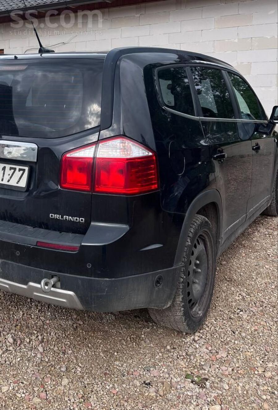 Black Chevrolet Orlando 2012 in Riga, with an engine capacity of 1.70 L and mileage of 358 thousand km for 4500 €, photo 1 on AUTOMOTO.COM.LV