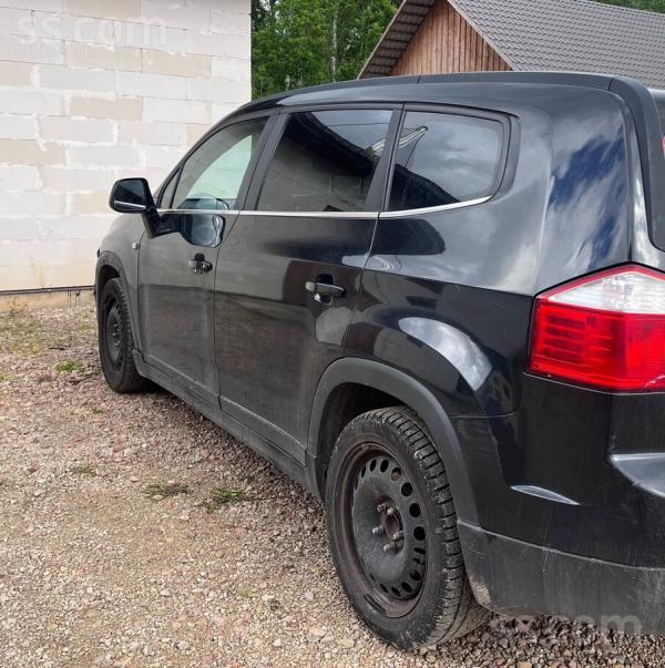 Black Chevrolet Orlando 2012 in Riga, with an engine capacity of 1.70 L and mileage of 358 thousand km for 4500 €, photo 4 on AUTOMOTO.COM.LV