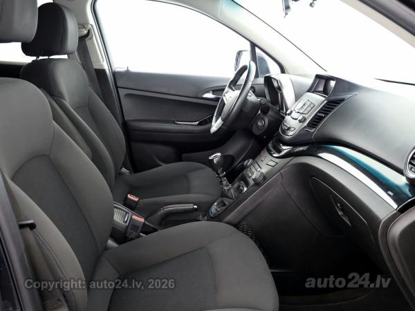 Black Chevrolet Orlando 2011 in Tallinn, with an engine capacity of 1.80 L and mileage of 279 thousand km for 2799 €, photo 6 on AUTOMOTO.COM.LV