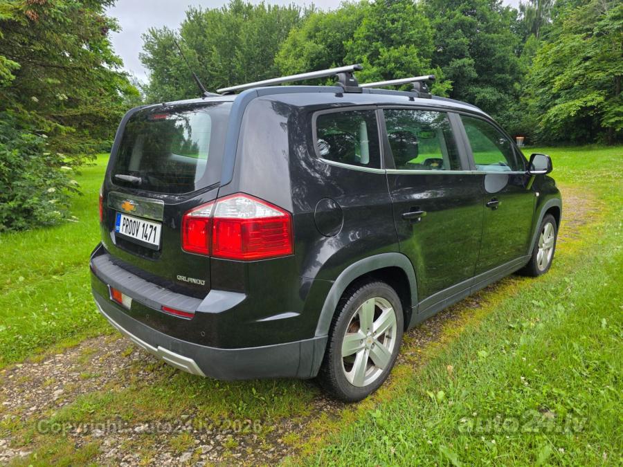 Black Chevrolet Orlando 2011 in Parnu, with an engine capacity of 2.00 L and mileage of 328 thousand km for 4790 €, photo 7 on AUTOMOTO.COM.LV