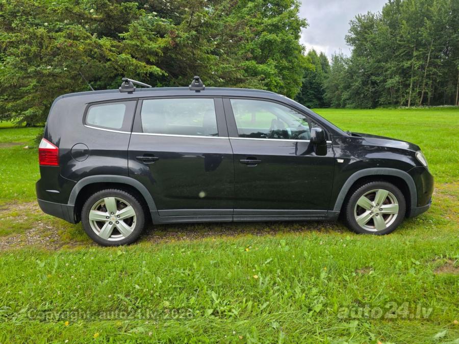Black Chevrolet Orlando 2011 in Parnu, with an engine capacity of 2.00 L and mileage of 328 thousand km for 4790 €, photo 8 on AUTOMOTO.COM.LV