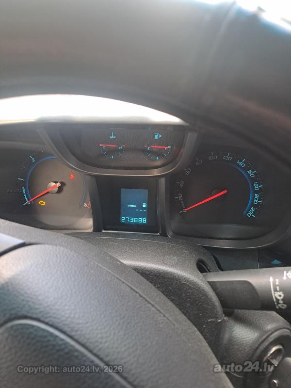 Black Chevrolet Orlando 2011 in Tallinn, with an engine capacity of 2.00 L and mileage of 274 thousand km for 3000 €, photo 9 on AUTOMOTO.COM.LV
