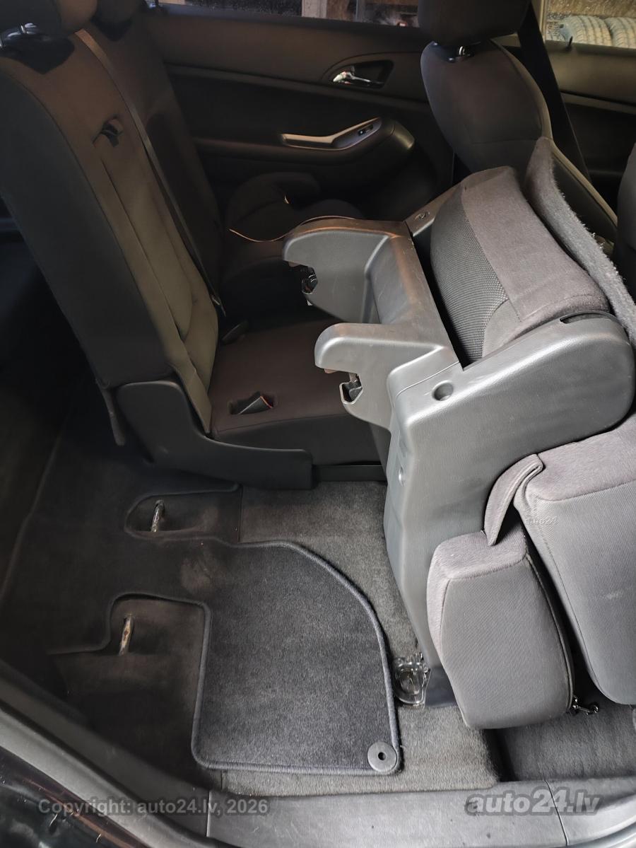 Melns Chevrolet Orlando 2012 Tallina, ar dzinēja tilpumu 2.00 L un nobraukumu 268 tūkst. km par 4900 €, foto 9 vietnē AUTOMOTO.COM.LV