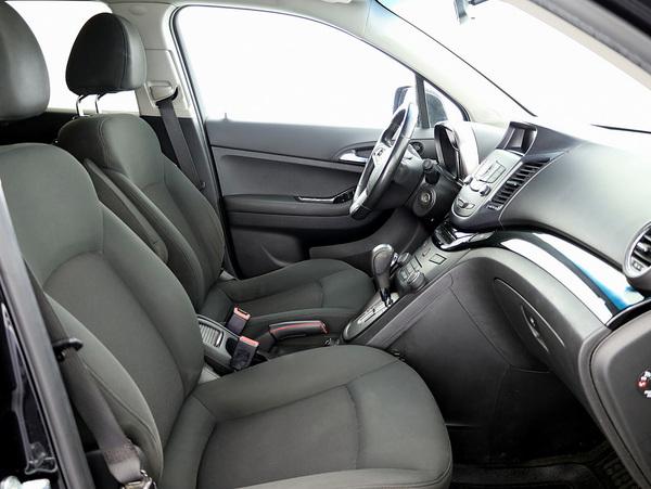 Black Chevrolet Orlando 2012 in Tallinn, with an engine capacity of 2.00 L and mileage of 334 thousand km for 2799 €, photo 7 on AUTOMOTO.COM.LV