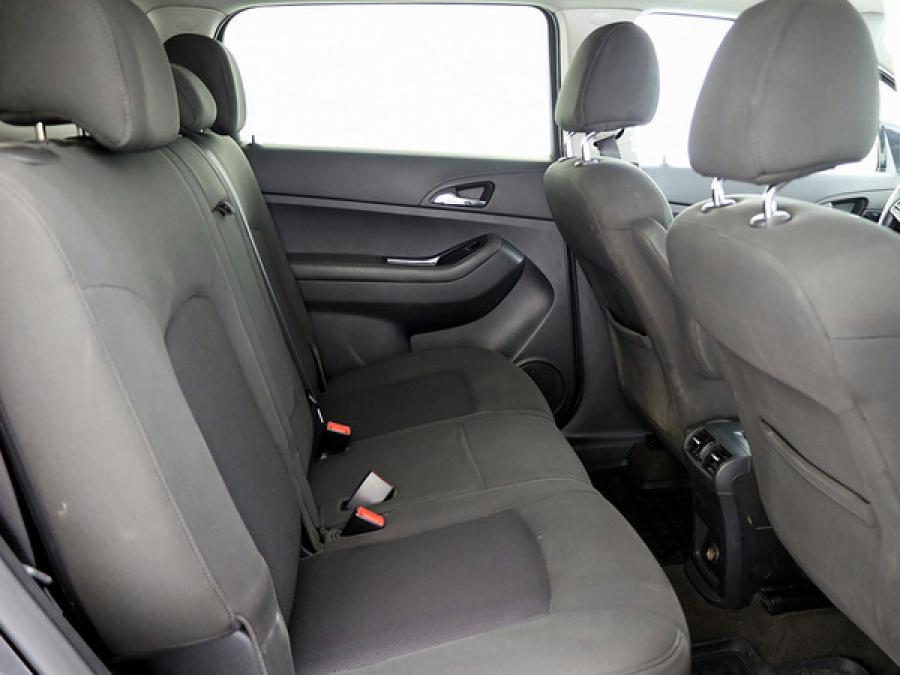 Black Chevrolet Orlando 2012 in Tallinn, with an engine capacity of 2.00 L and mileage of 334 thousand km for 2799 €, photo 8 on AUTOMOTO.COM.LV