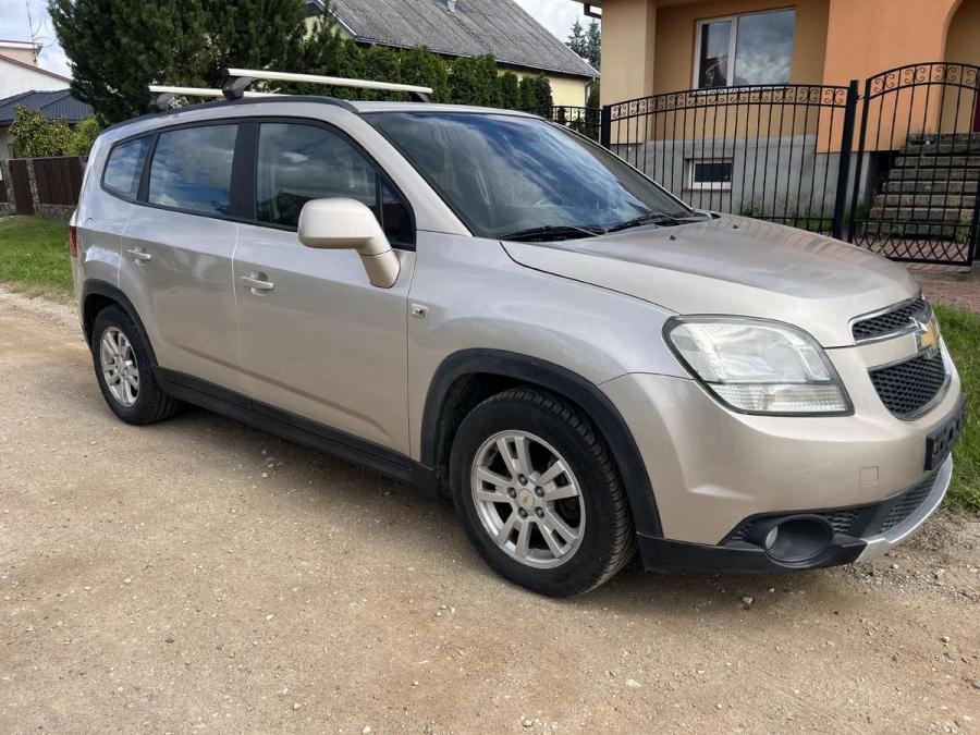 Brown Chevrolet Orlando 2011 in Ukmerge, with an engine capacity of 2.00 L and mileage of 251 thousand km for 3650 €, photo 2 on AUTOMOTO.COM.LV