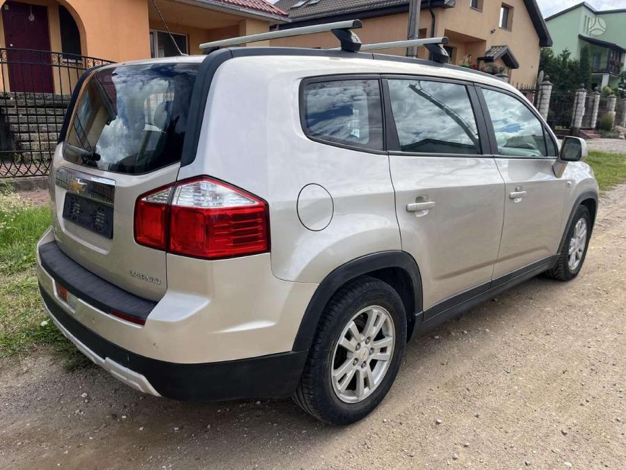 Brown Chevrolet Orlando 2011 in Ukmerge, with an engine capacity of 2.00 L and mileage of 251 thousand km for 3650 €, photo 3 on AUTOMOTO.COM.LV