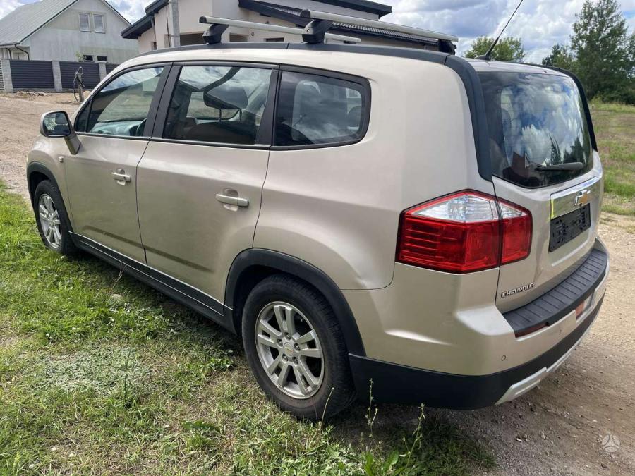 Brown Chevrolet Orlando 2011 in Ukmerge, with an engine capacity of 2.00 L and mileage of 251 thousand km for 3650 €, photo 4 on AUTOMOTO.COM.LV