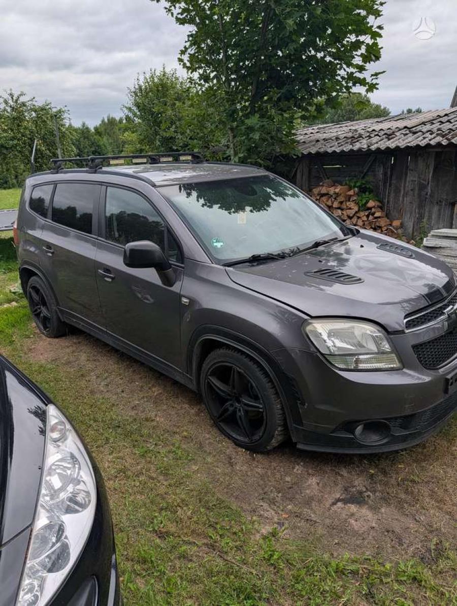 Brown Chevrolet Orlando 2012 in Alytus, with an engine capacity of 2.00 L and mileage of 320 thousand km for 1850 €, photo 3 on AUTOMOTO.COM.LV