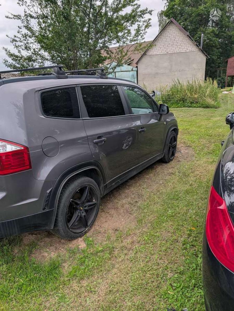 Brown Chevrolet Orlando 2012 in Alytus, with an engine capacity of 2.00 L and mileage of 320 thousand km for 1850 €, photo 4 on AUTOMOTO.COM.LV