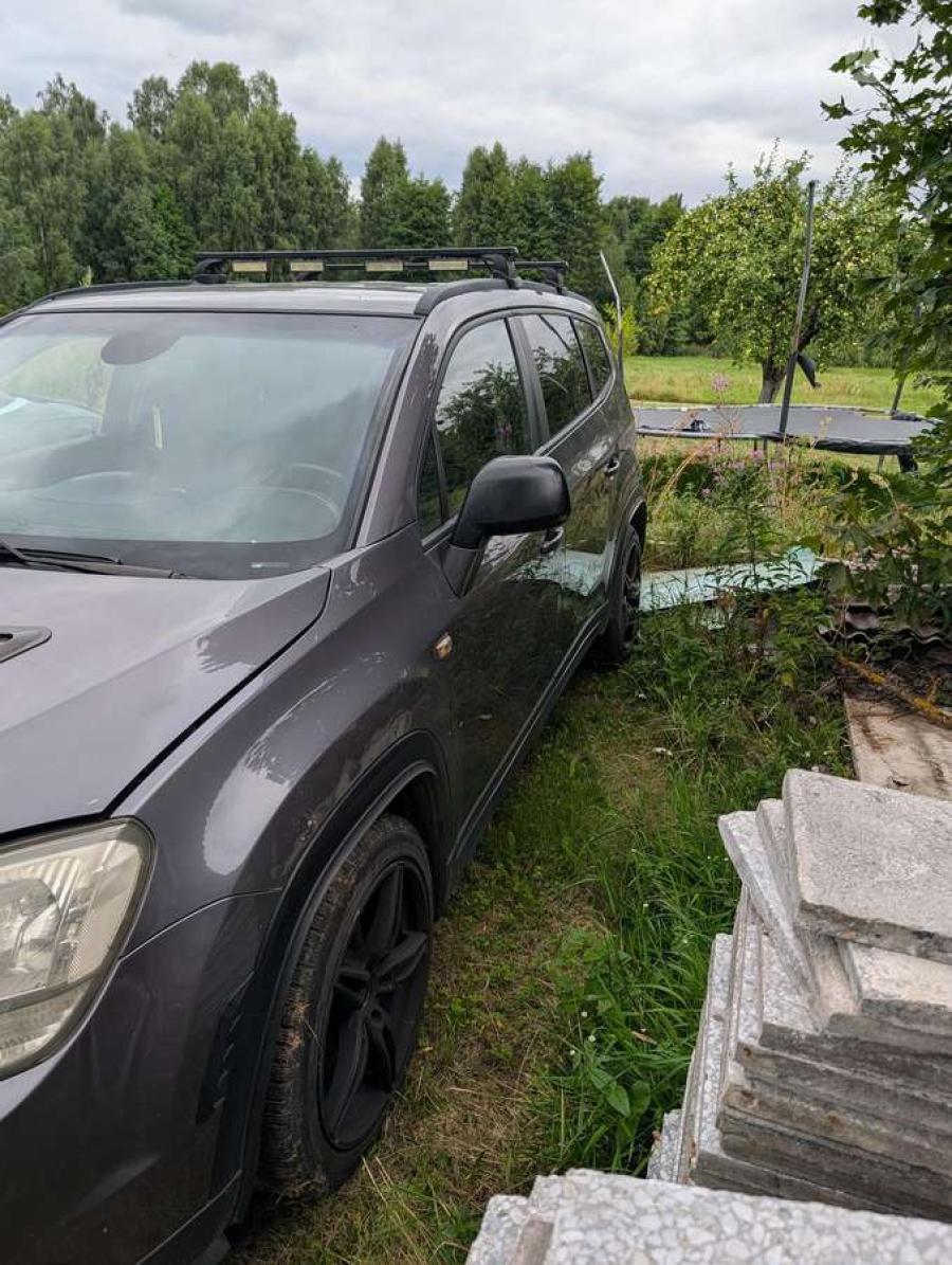 Brown Chevrolet Orlando 2012 in Alytus, with an engine capacity of 2.00 L and mileage of 320 thousand km for 1850 €, photo 6 on AUTOMOTO.COM.LV