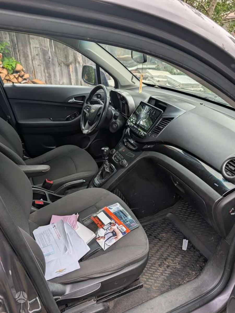 Brown Chevrolet Orlando 2012 in Alytus, with an engine capacity of 2.00 L and mileage of 320 thousand km for 1850 €, photo 10 on AUTOMOTO.COM.LV