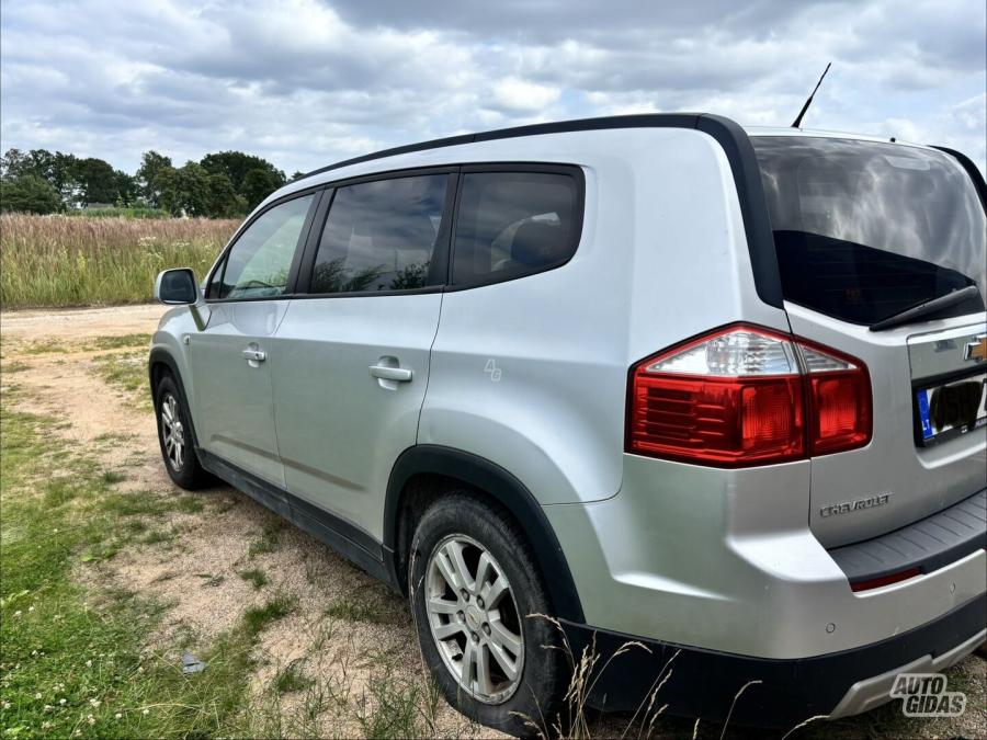 Pelēks Chevrolet Orlando 2011 Panevēža, ar dzinēja tilpumu 1.80 L un nobraukumu 255 tūkst. km par 2000 €, foto 5 vietnē AUTOMOTO.COM.LV