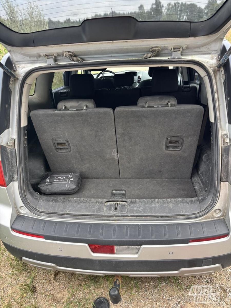 Pelēks Chevrolet Orlando 2011 Panevēža, ar dzinēja tilpumu 1.80 L un nobraukumu 255 tūkst. km par 2000 €, foto 12 vietnē AUTOMOTO.COM.LV