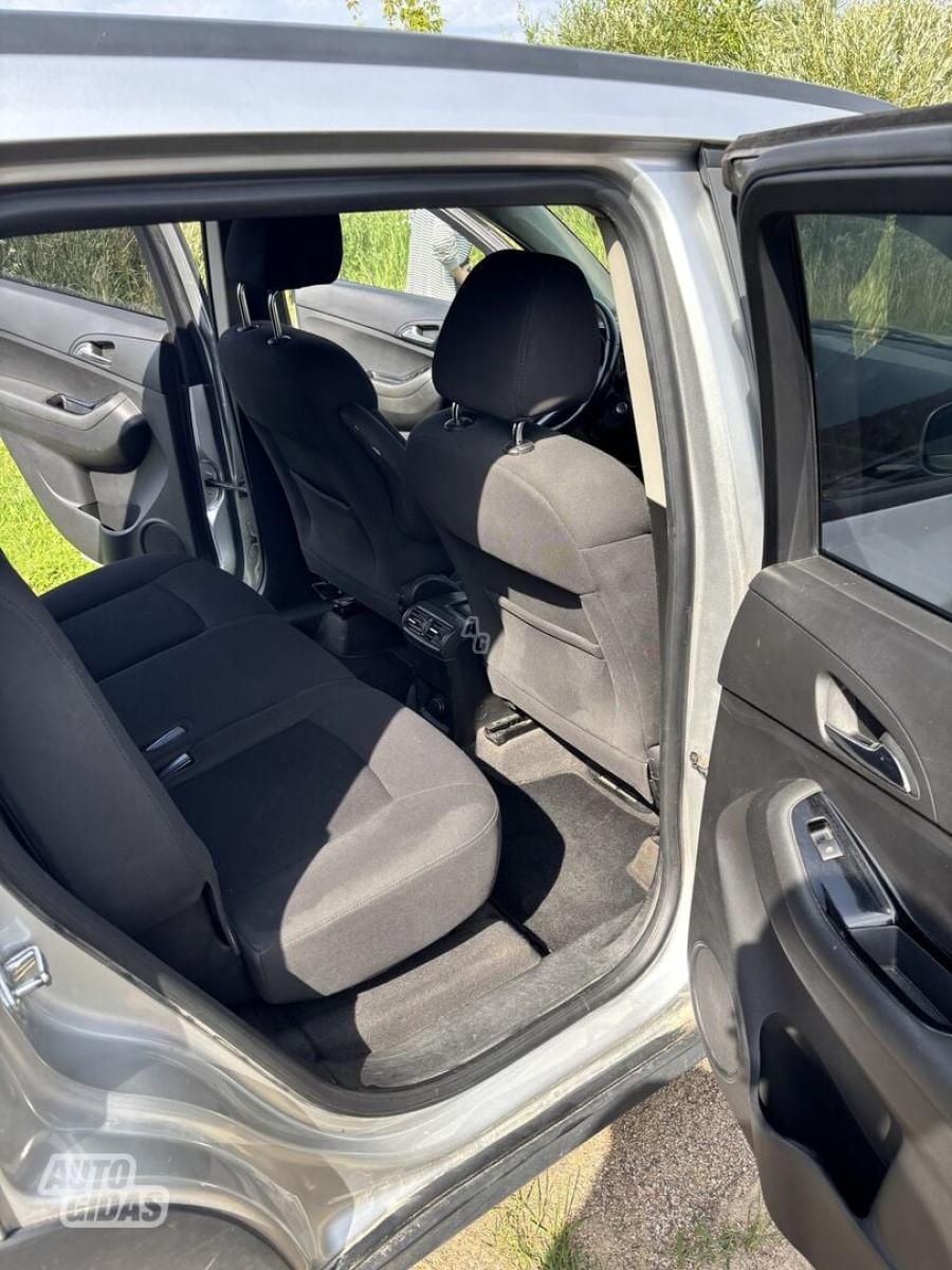 Pelēks Chevrolet Orlando 2011 Panevēža, ar dzinēja tilpumu 1.80 L un nobraukumu 255 tūkst. km par 2000 €, foto 20 vietnē AUTOMOTO.COM.LV
