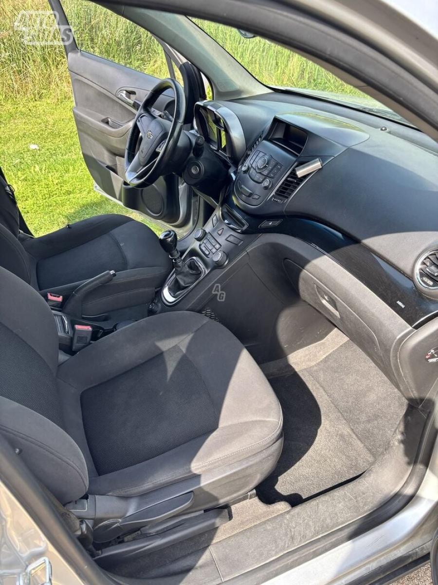 Pelēks Chevrolet Orlando 2011 Panevēža, ar dzinēja tilpumu 1.80 L un nobraukumu 255 tūkst. km par 2000 €, foto 21 vietnē AUTOMOTO.COM.LV